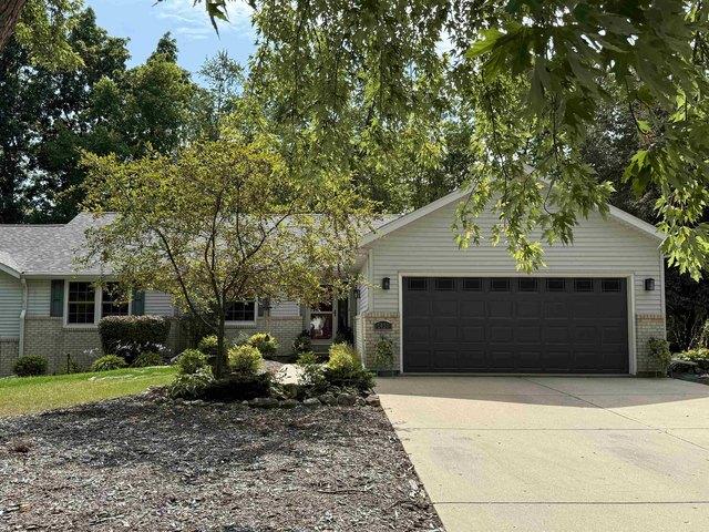 3421 Daren Dr, Freeport, IL 61032