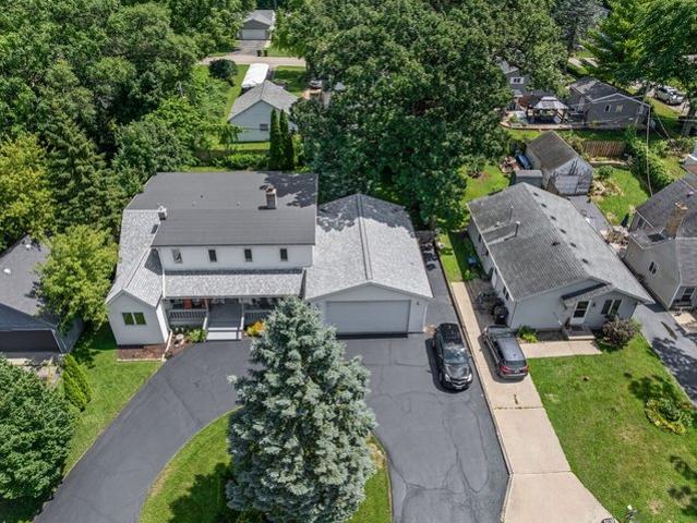 3422 Oakwood Dr, Island Lake, IL 60042