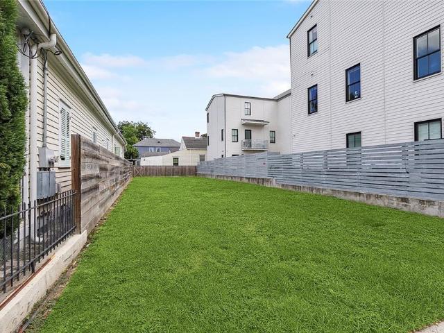 3423 Chartres Street