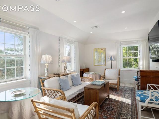 342 Boulevard Blvd, Middletown, RI