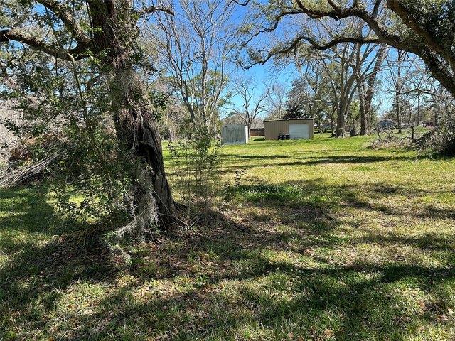 342 Bluebonnet Dr, Jones Creek, TX 77541