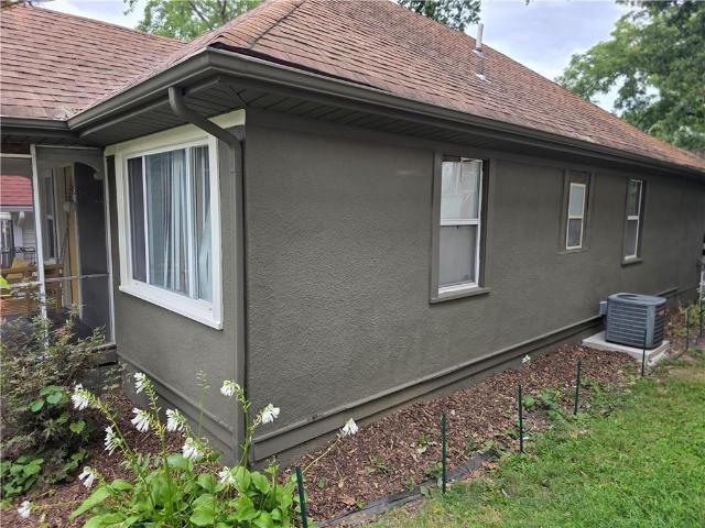 342 N oakley Avenue