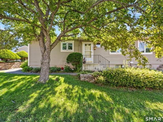 342 Songbird Ln Unit 342, Southington, CT 06489