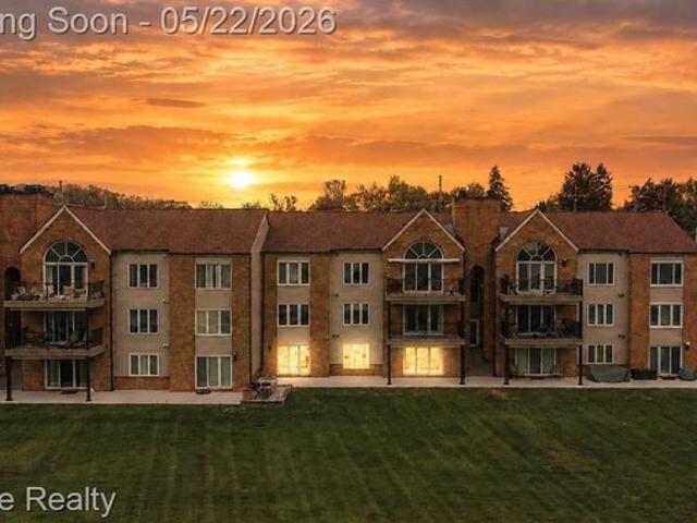 3434 Adams Shore Dr, Waterford Township, MI 48329