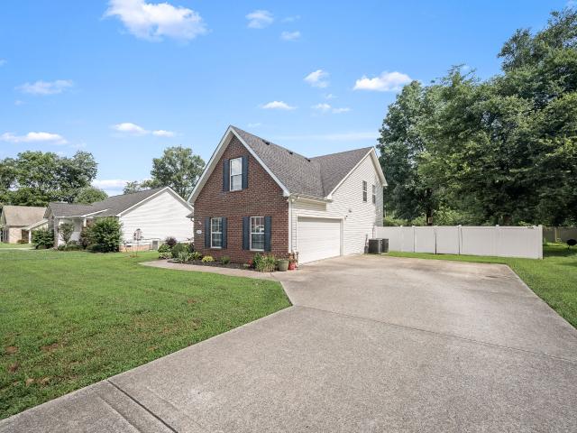3434 Leslie Ln