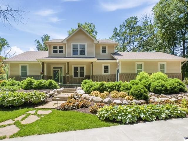 3435 Oakridge Rd, Omaha, NE 68112