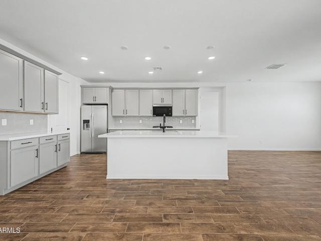 34380 N Timberlake Manor