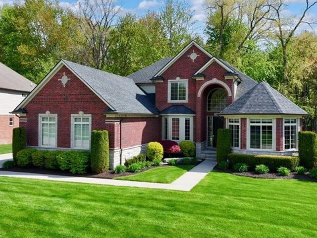 34389 Dante Dr, New Baltimore, MI 48047