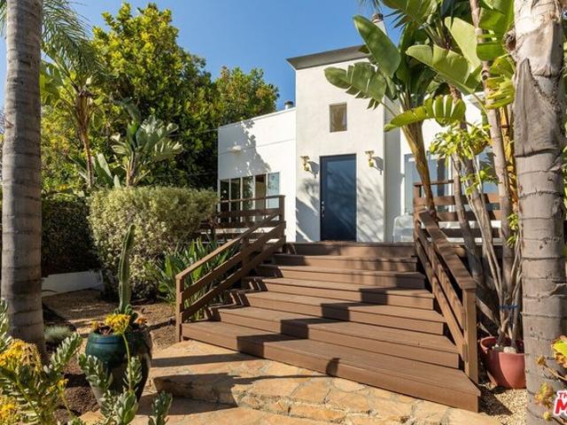3438 Larissa Dr, Los Angeles, CA 90026