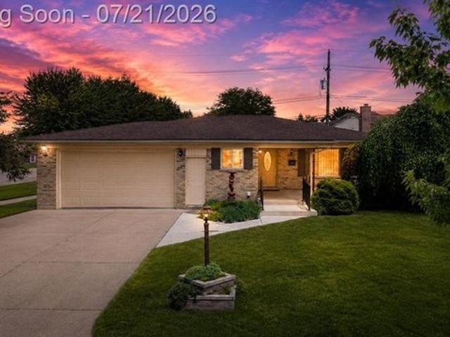 34398 Greentrees Rd, Sterling Heights, MI 48312