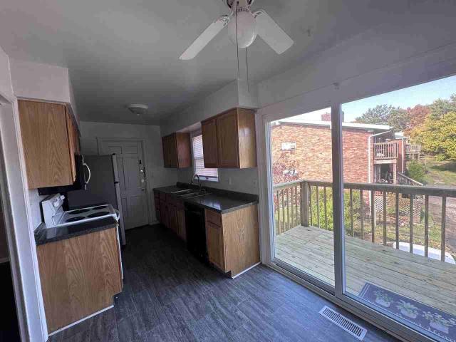 3439 Newburg Rd 2 Bedroom Apartment for Rent at 3439 Newburg Rd, Louisville, KY 40218 Bashford Manor