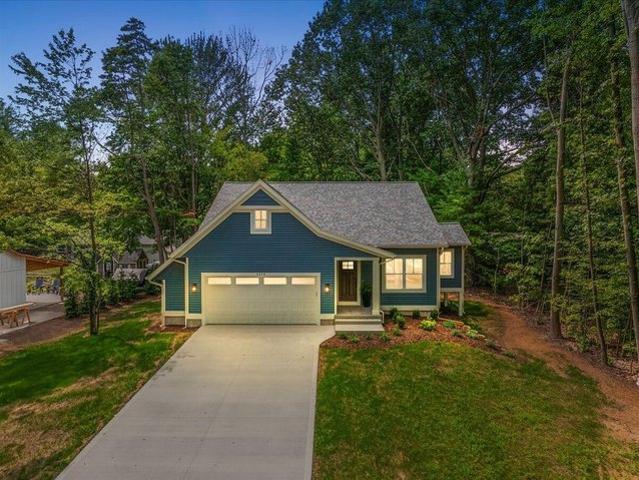 3439 Hollywood Dr, Holland, MI 49424