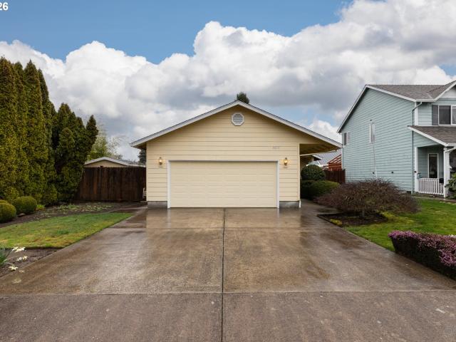 34305 Heron Meadows Dr, Scappoose, OR 97056 | MLS #749127 | Compass