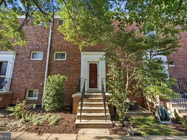 3430 Martha Custis Dr, Alexandria, VA 22302