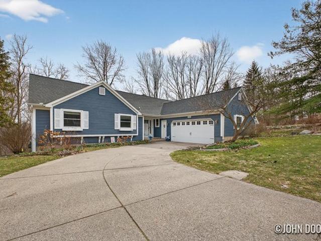 3430 Eastridge Ct NE, Grand Rapids, MI 49525