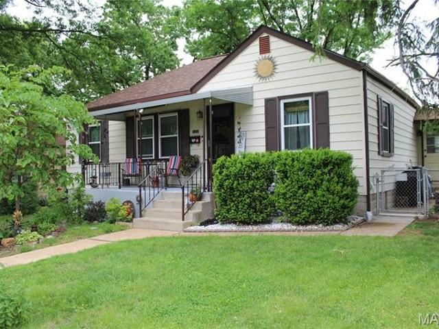3430 Eastridge Ln, Saint Ann, MO 63074