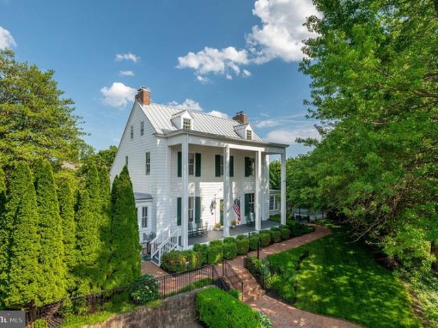 3430 Preservation Dr, Fairfax, VA 22031