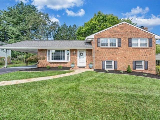 3431 Ashmeade Dr, Roanoke, VA 24018