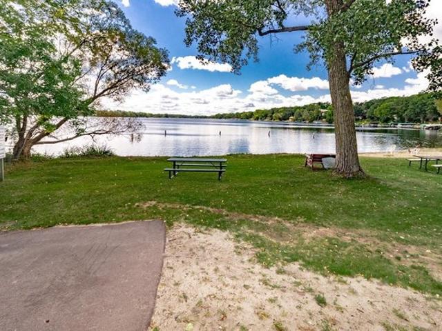 3431 Kent St Apt 708, Shoreview, MN 55126