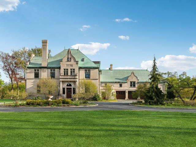 3432 N Lake Dr