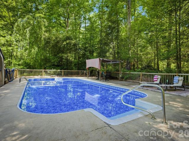3432 Ridgewood Drive