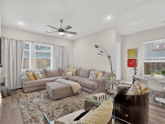 3432 Rosebud Park Lane