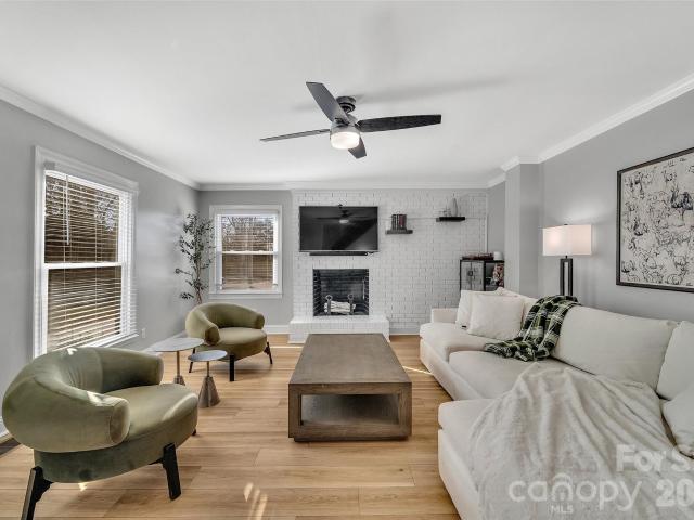 3433 Grey Road