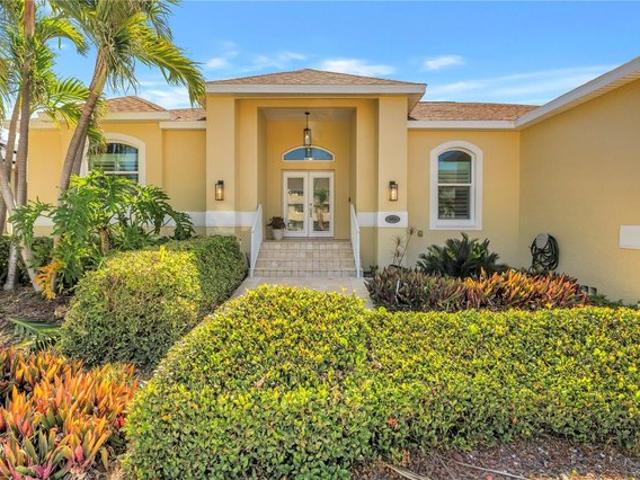 343 8th Ave N, Tierra Verde, FL 33715