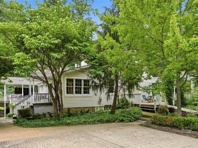 343 Creek Dr, Slippery Rock, PA 16057