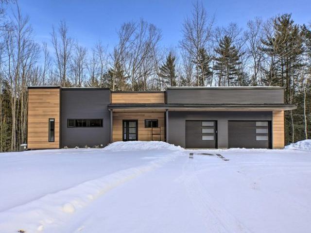 343 Dubonnet Trl, Interlochen, MI 49643