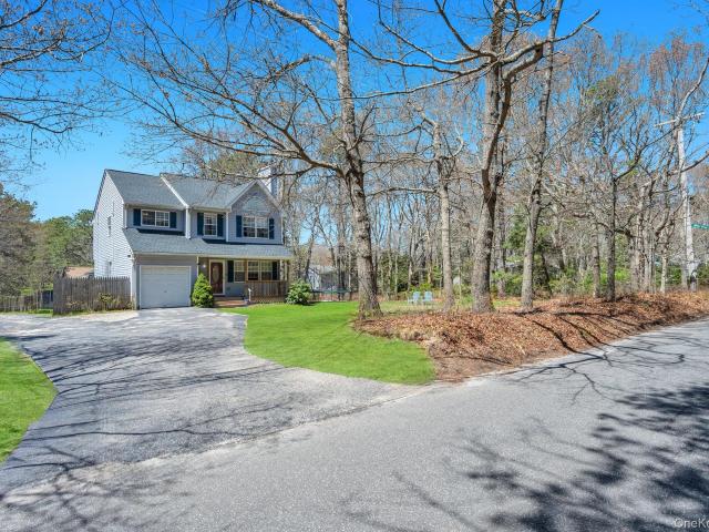 343 Oak Ave, Flanders, NY 11901 | MLS #992190 | Compass