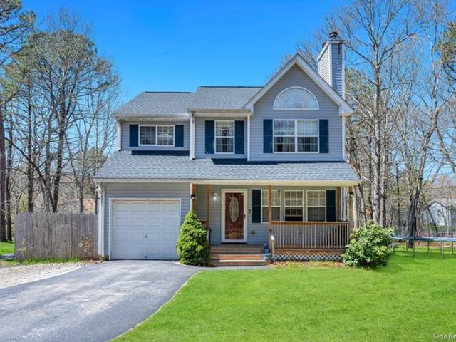 343 Oak Ave, Flanders, NY 11901