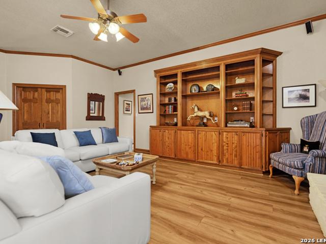 343 Lorne