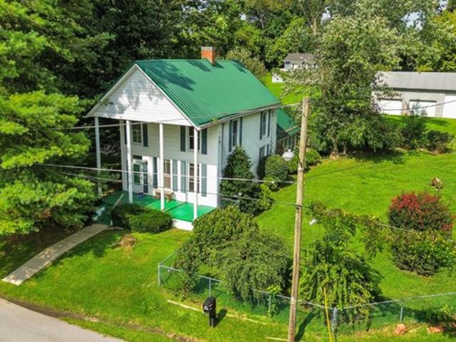 343 Magnolia Dr, Glade Spring, VA 24340