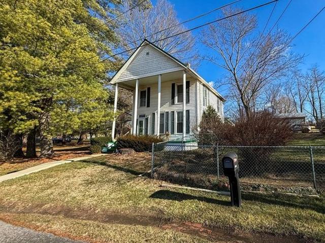343 Magnolia Dr, Glade Spring, VA 24340