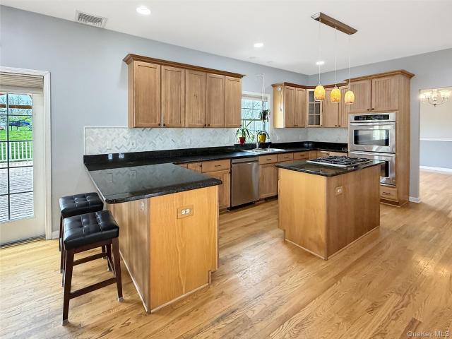 343 North Ave, Pleasant Valley, NY 12569 | MLS #990920