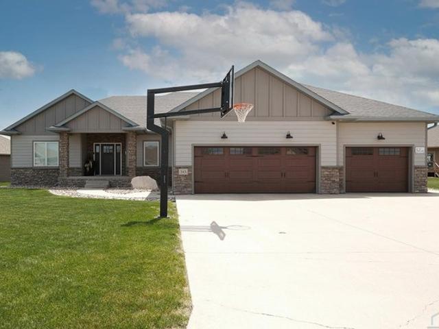 343 Sawgrass Trl, Sioux Center, IA 51250