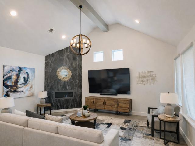 343 Summer Cres Dr