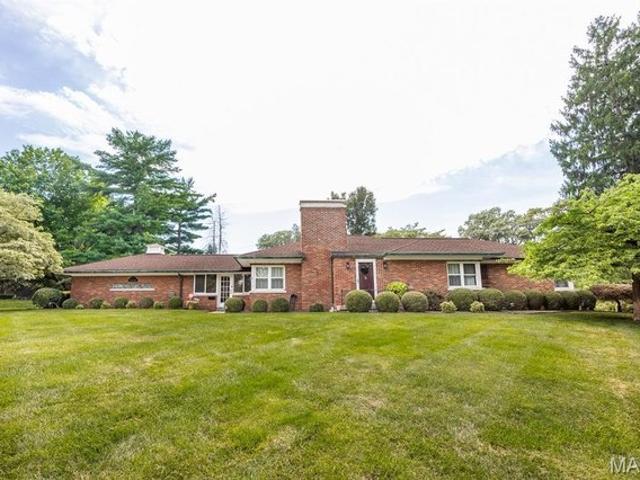 343 Park Dr, Belleville, IL 62226