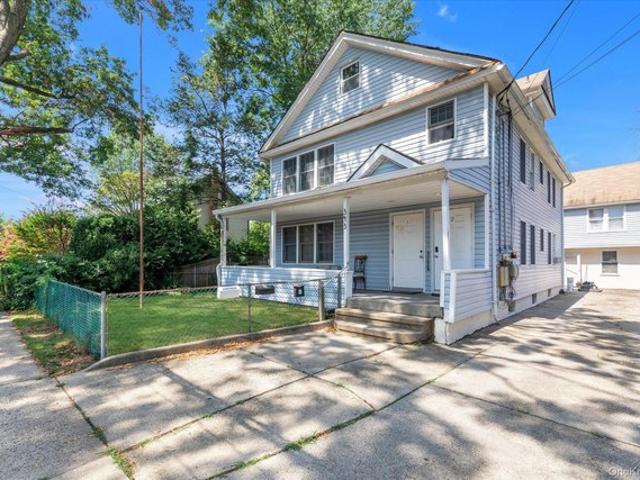 343 Roslyn Ave, Carle Place, NY 11514