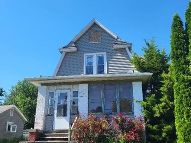 343 W 1st St, Galesburg, IL 61401