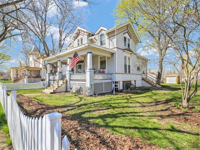 343 W Center St, Paxton, IL 60957