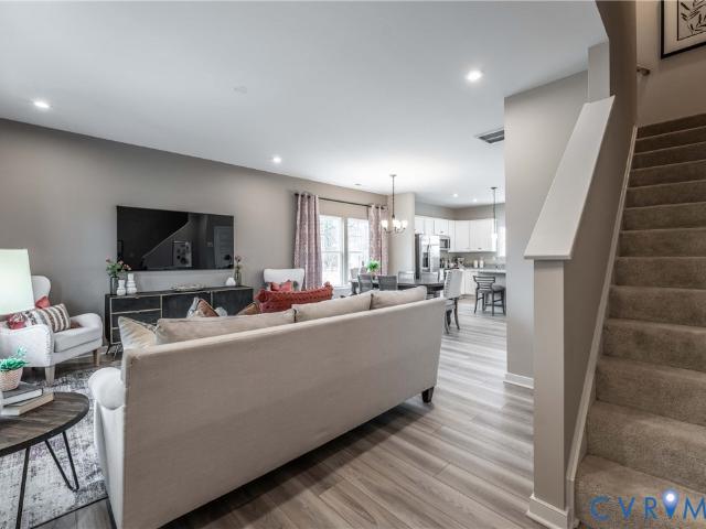 3445 Pond Alley