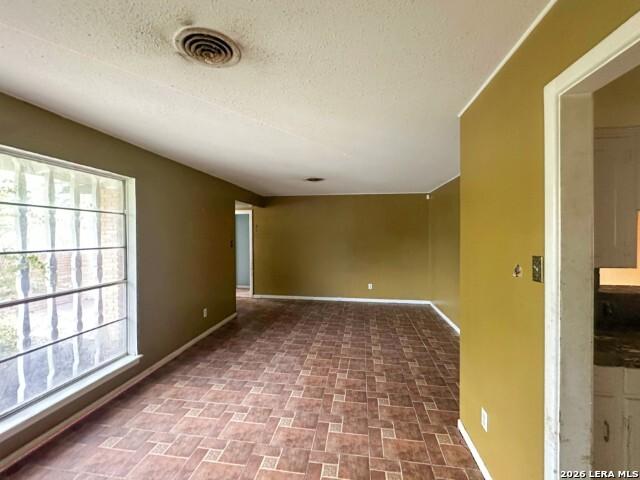 3446 Chateau Dr
