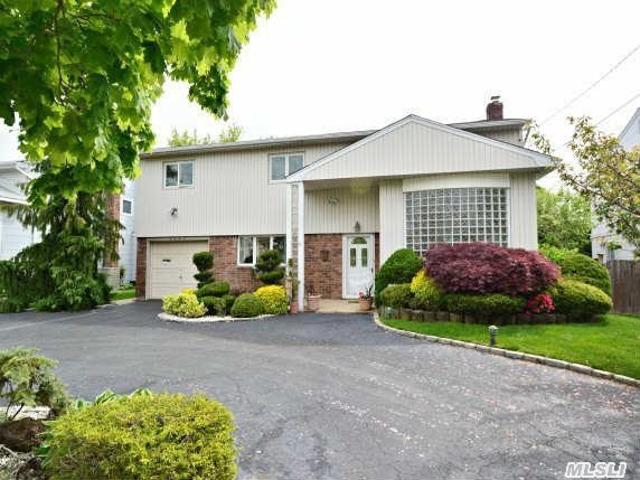 3447 Steven Rd, Baldwin Harbor, NY 11510