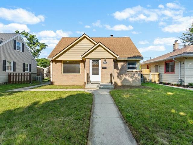 3449 N 77th St, Milwaukee, WI 53222