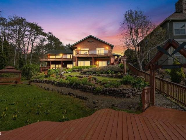 3449 NE 40th Court, Lincoln City, OR 97364
