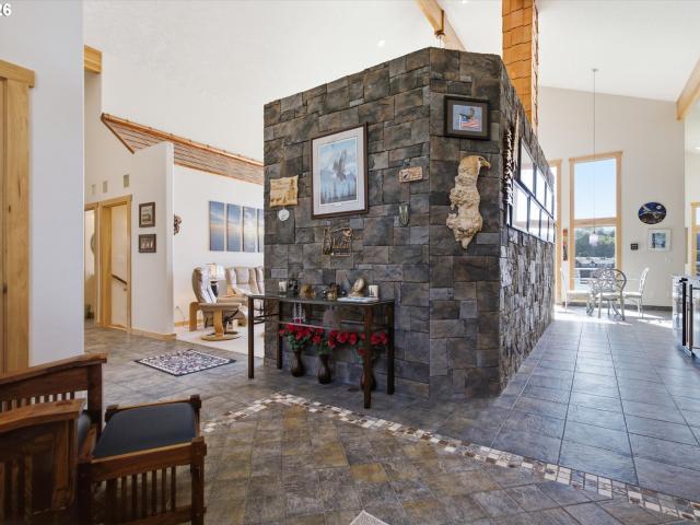 3440 NE 40TH CT