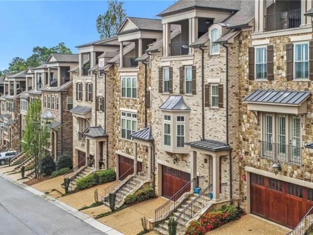 3440 Commander Cove