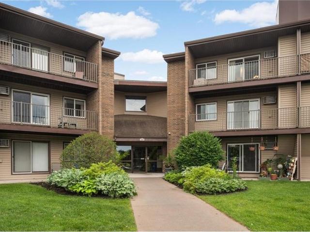 3440 Golfview Dr Unit 112, Eagan, MN 55123